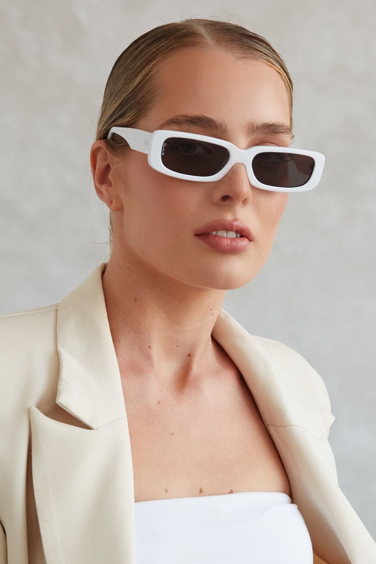 Sunny White – Husk-i Style